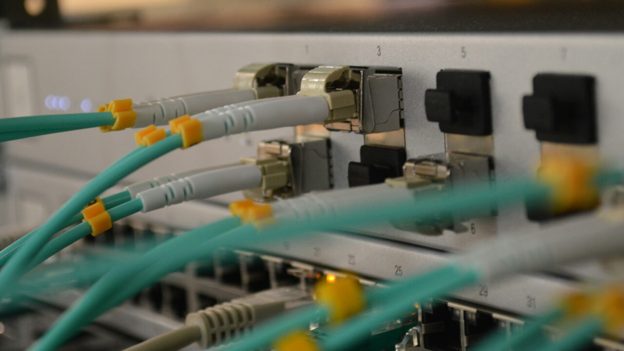 10 Advantages of Fiber Optic Internet Connections - Direct Communications
